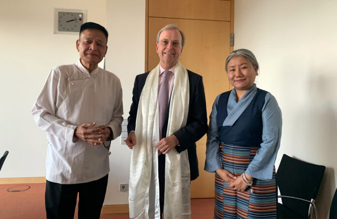 Tibetan Sikyong briefs German parliament’s top rights official, urges ...